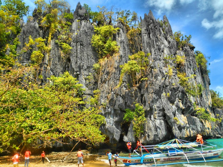 THE PHILIPPINES: PARADISE LOST?